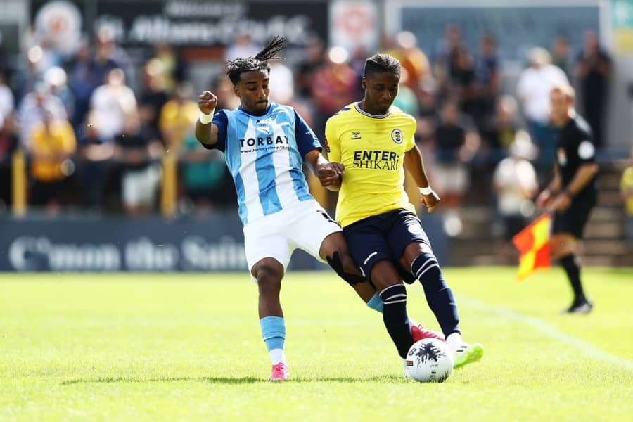 Srednji prst sistemu, ruka spasa zajednici: Post-pank bend kao spasilac ...